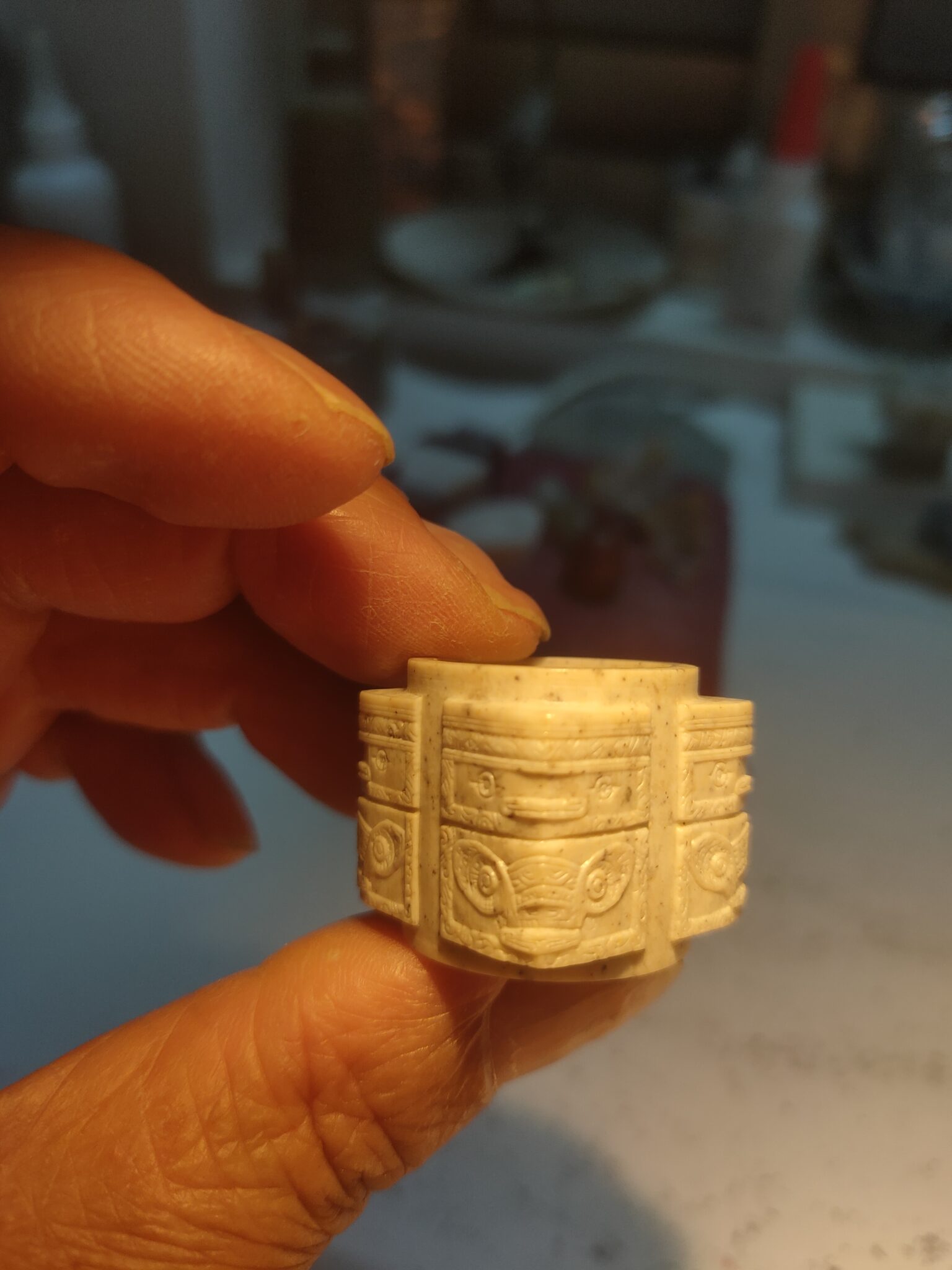 Changwei Lou – Chinese micro-sculpture artist Changwei Lou